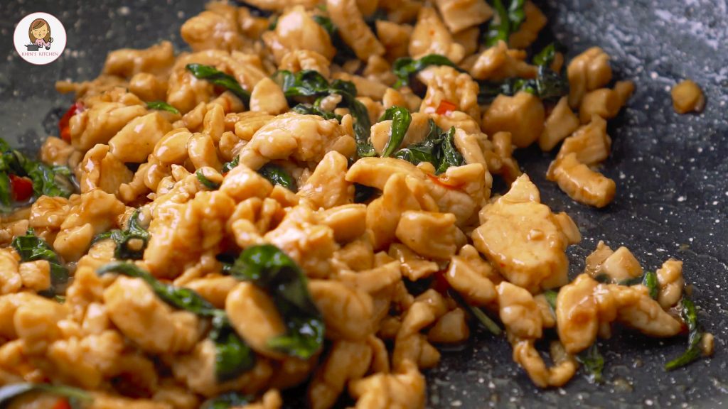 Spicy Basil Chicken | Khinskitchen | Thai street food