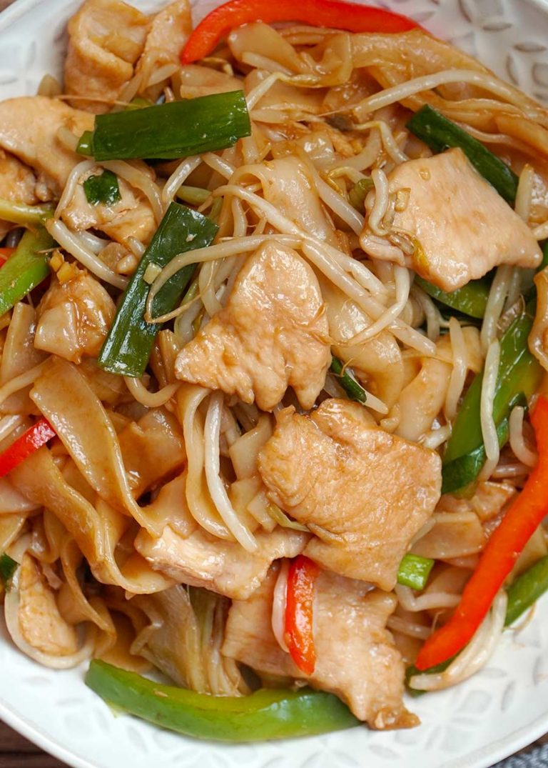 Chicken Chow Fun ( Chicken Fried Rice Noodles) - Khin's Kitchen ...
